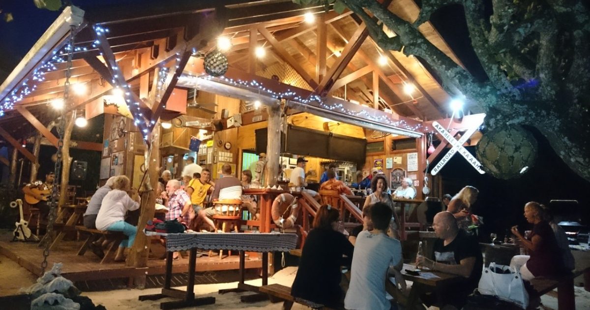The Shipwreck Hut Beach Bar | Enjoy Cook Islands